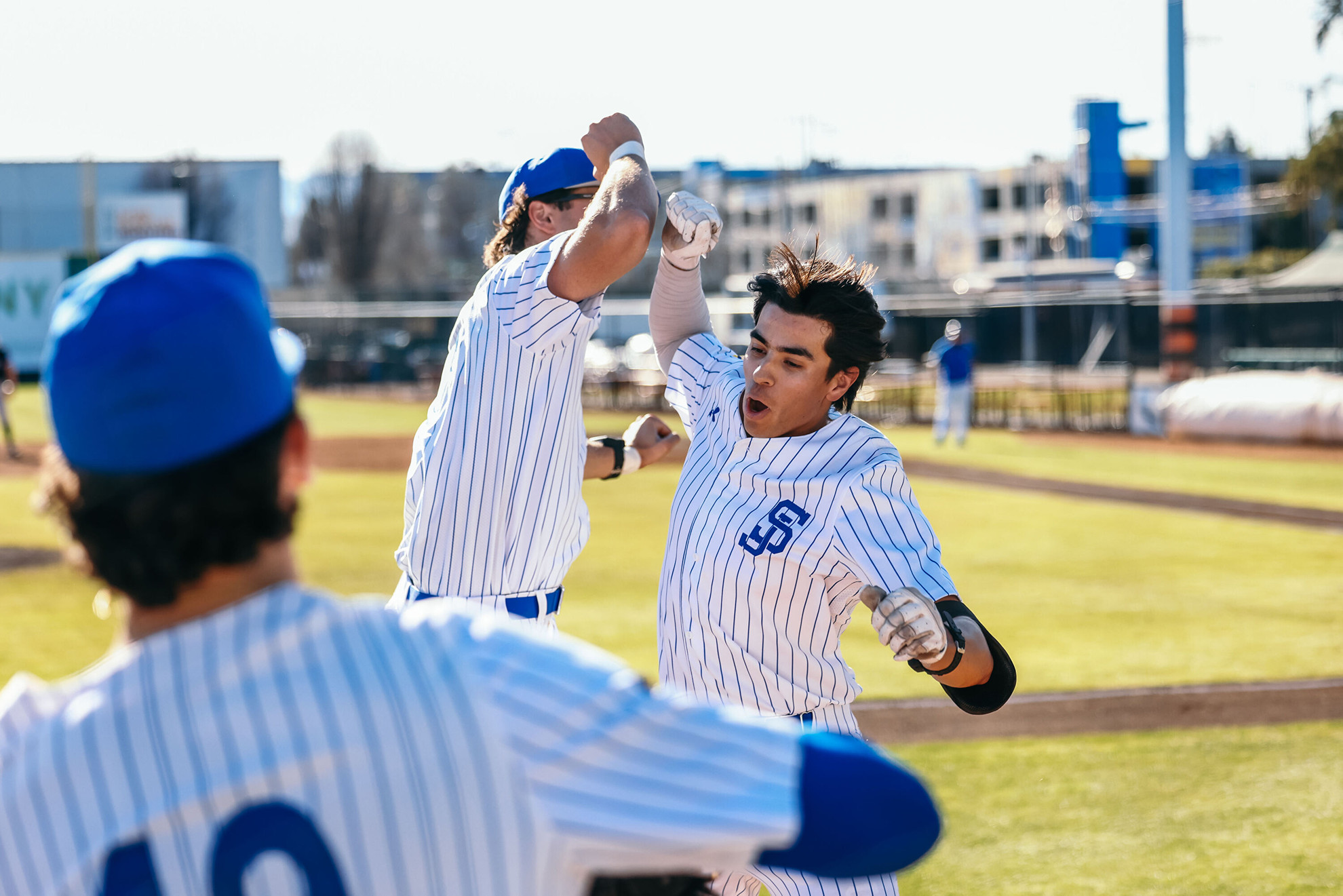 Los espartanos rugen más allá de los Wolverines para la cuarta victoria ...